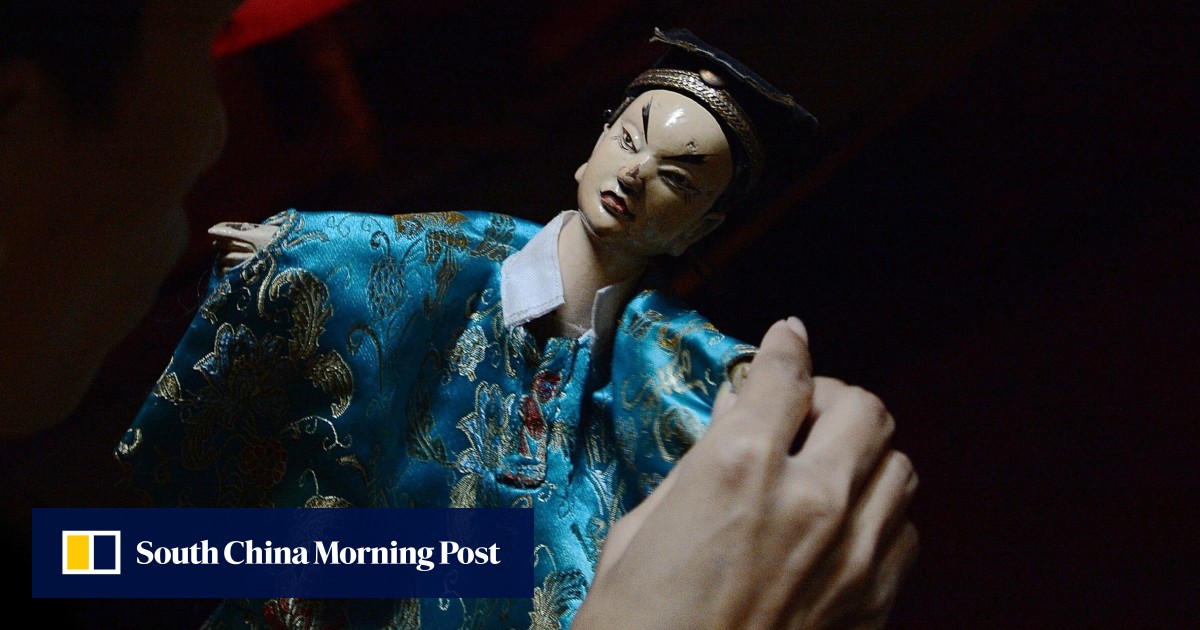 Modernising Indonesian puppet shows for millennials: from WhatsApp ...
