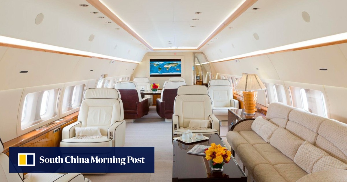 Donald Trump, Bill Gates and Tom Cruise take off ... the private jet ...