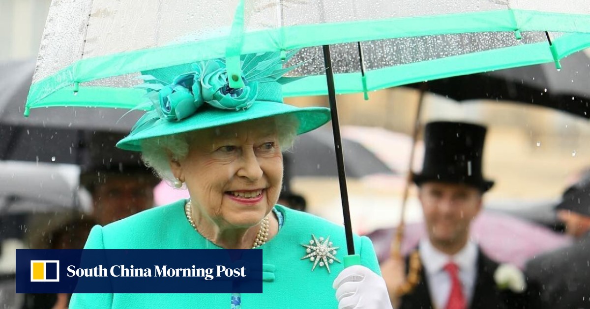 Queen Elizabeth lives by these 5 royal fashion rules – from the exact ...