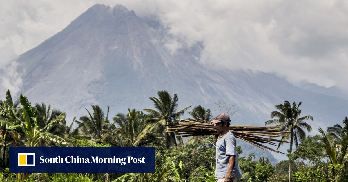 Indonesia evacuates villagers as volatile Mount Merapi volcano rumbles ...