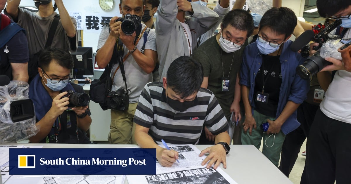 Hong Kongs Apple Daily To Stop Publishing Online At Midnight Printing