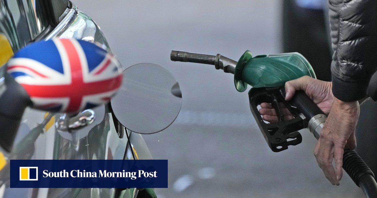 With fuel pumps still dry, Britain brings in the army | South China ...