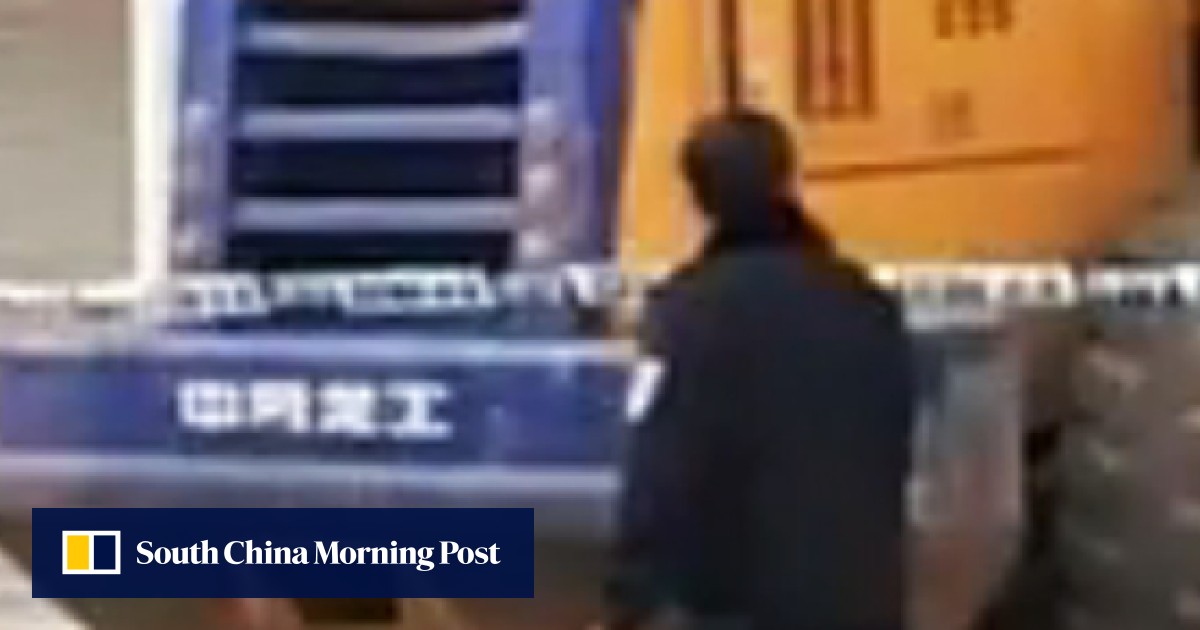 Smash and grab: Chinese gunman ‘threatens to shoot jewellery store ...