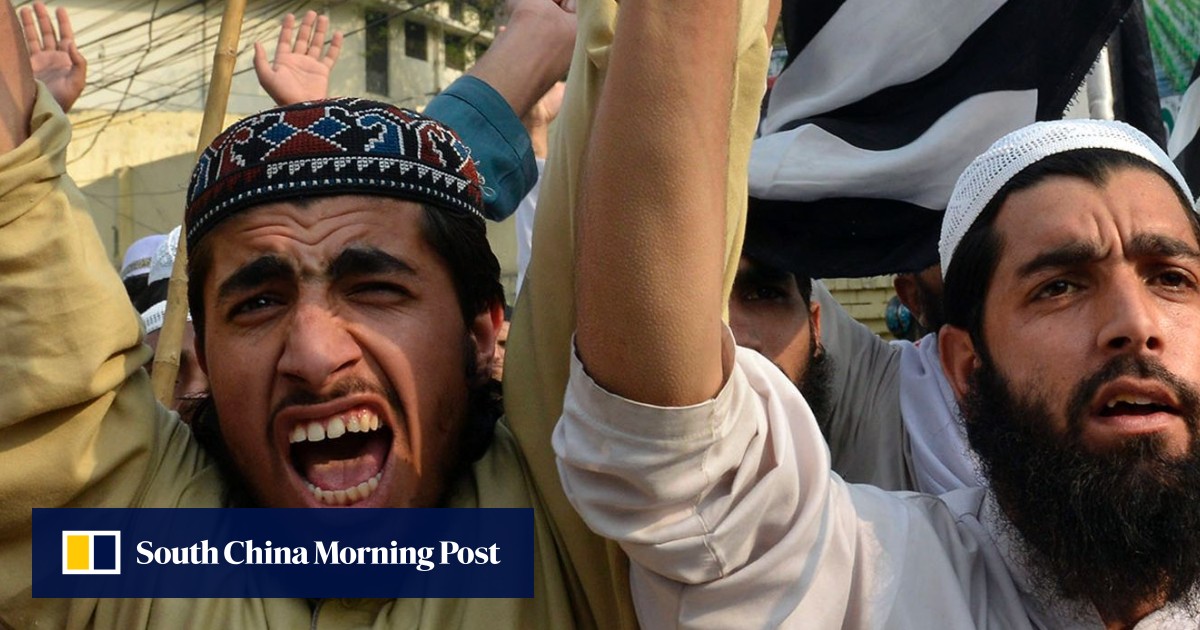 Thousands attend funeral of Pakistani who killed secular governor who ...