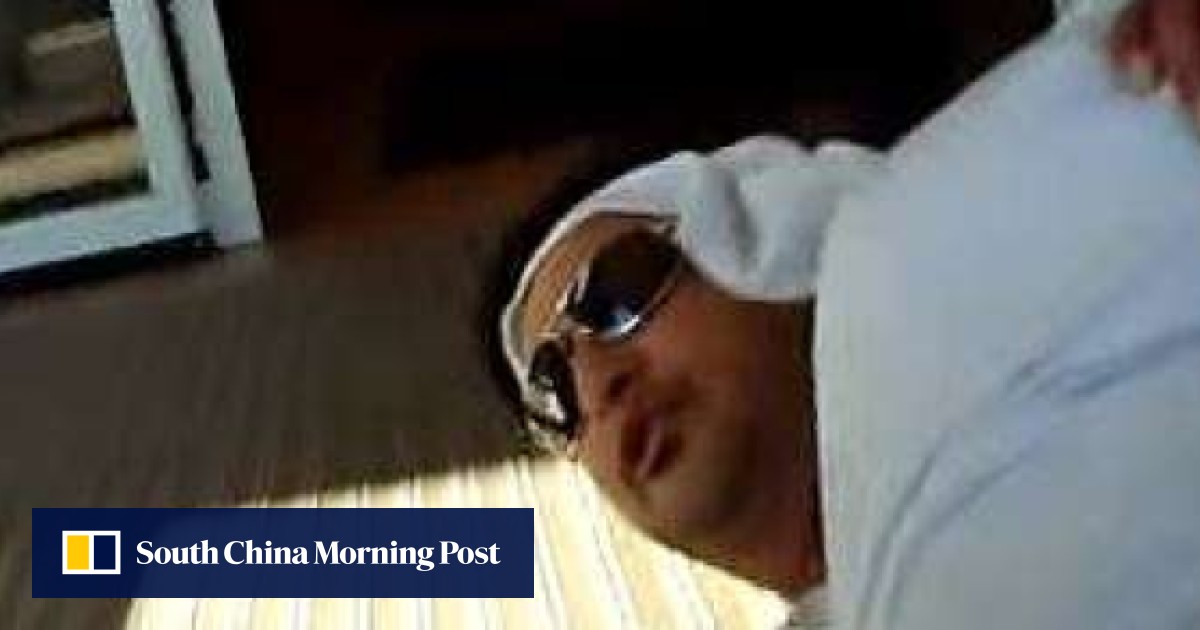 Robe rage: UAE tells travellers to shun Arab clothes after gun-toting ...