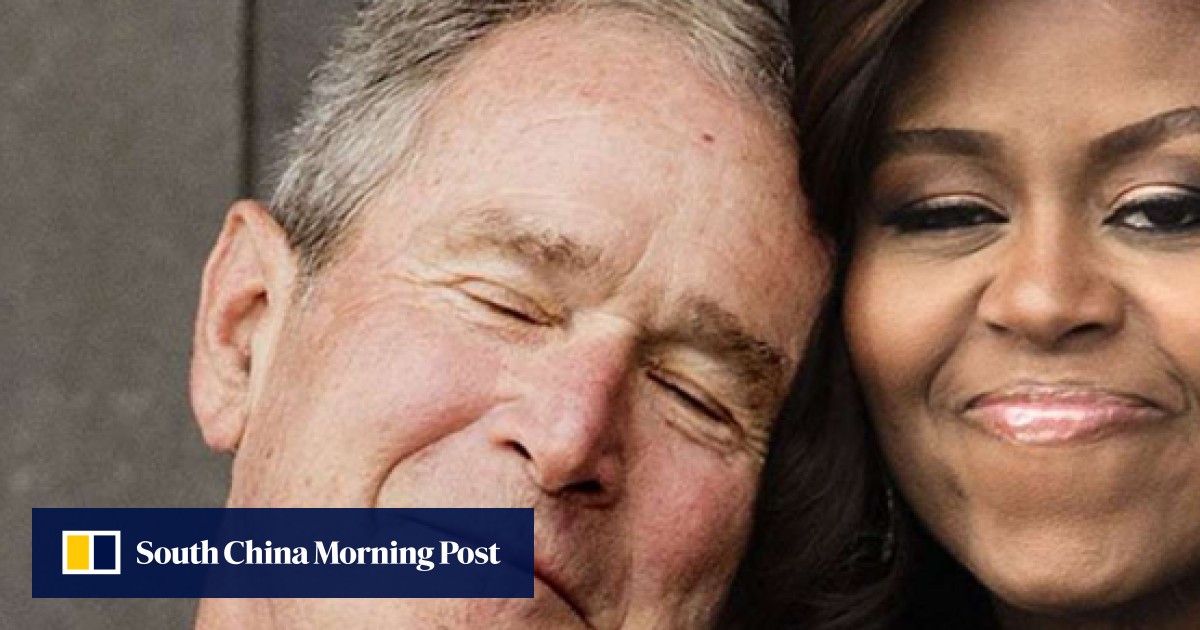 Michelle Obama gives George W. Bush a great big hug and the internet ...