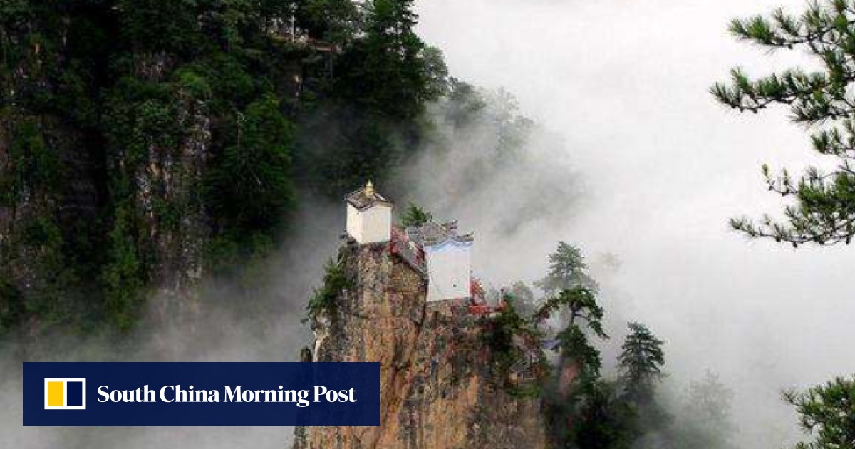Cliff-top Chinese temple still sitting tight after more than four ...