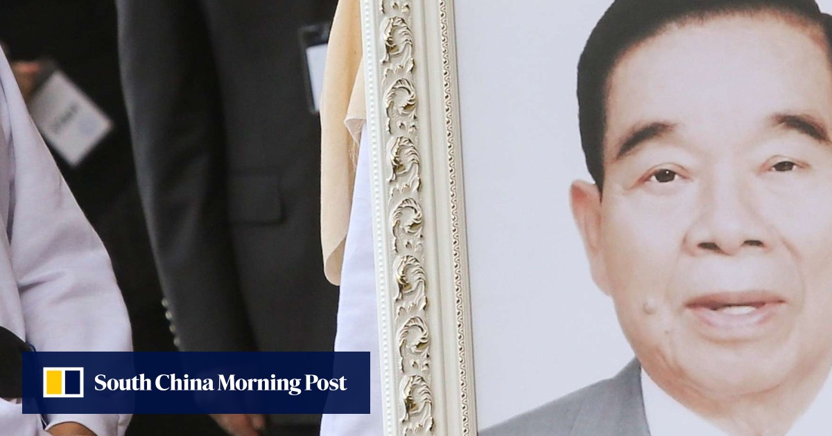 Tycoons and political leaders pay tribute at funeral of Hong Kong ...