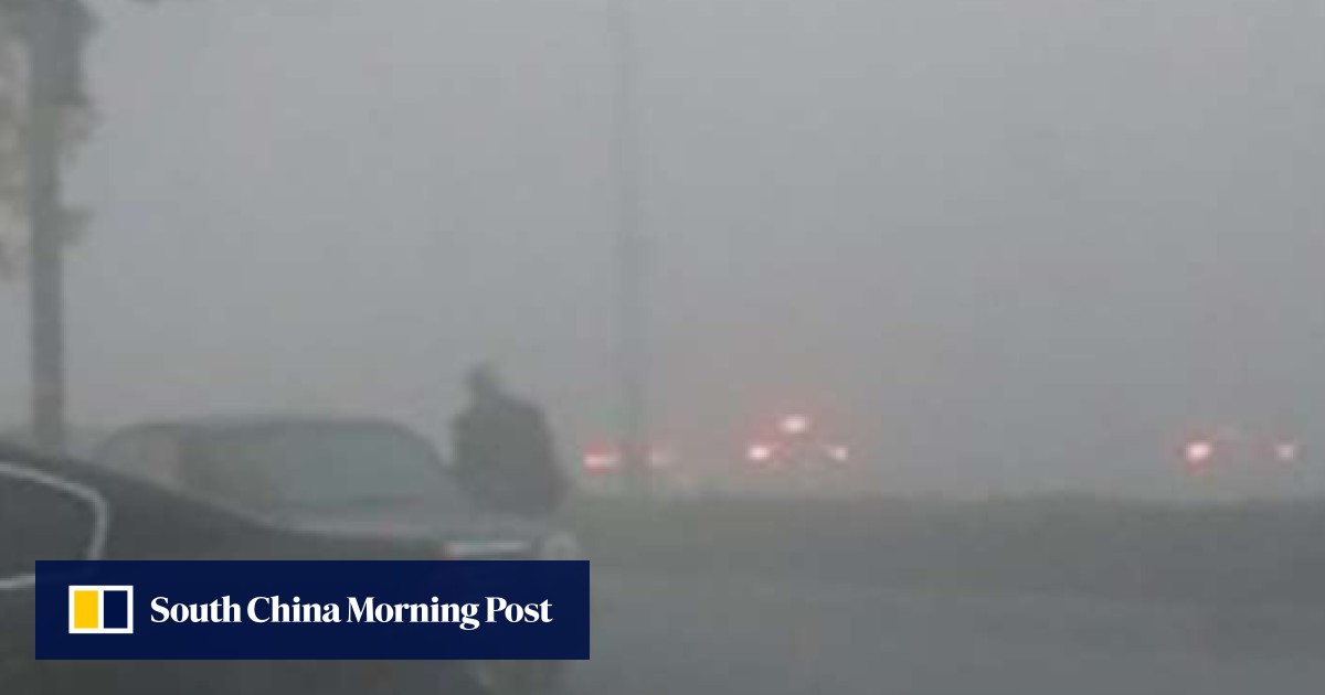 Thick choking smog returns to blanket Beijing, visibility falls below ...