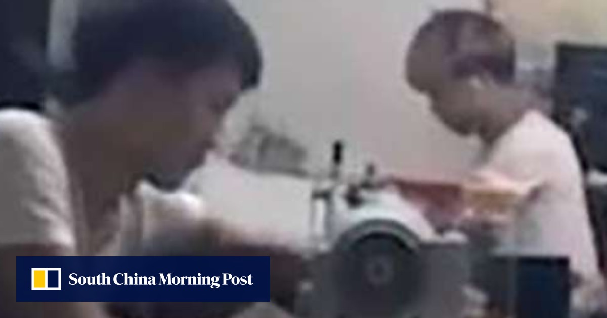 Video | Under 16 and working 16 hours a day ... Chinese clothes ...