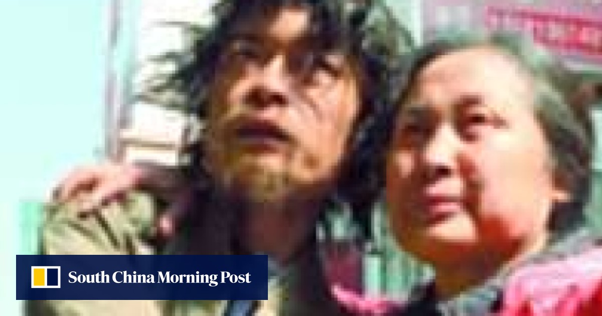 Chinese homeless man reunited with family after decade on streets ...