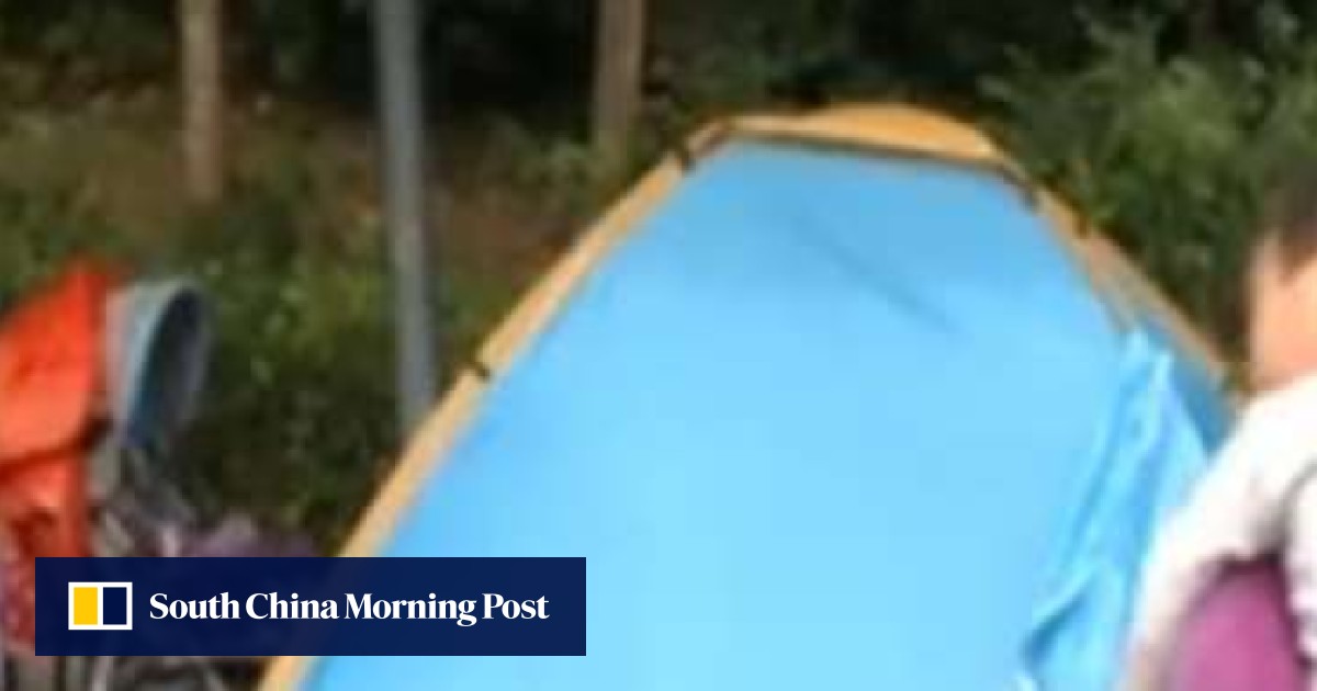 Jobless Chinese couple and toddler live in tent on the streets after ID ...