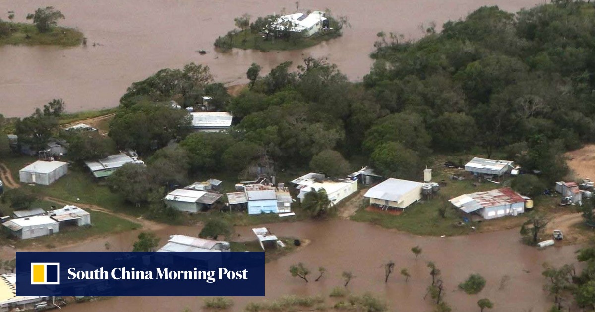 Thousands evacuated after Cyclone Debbie causes severe flooding in ...