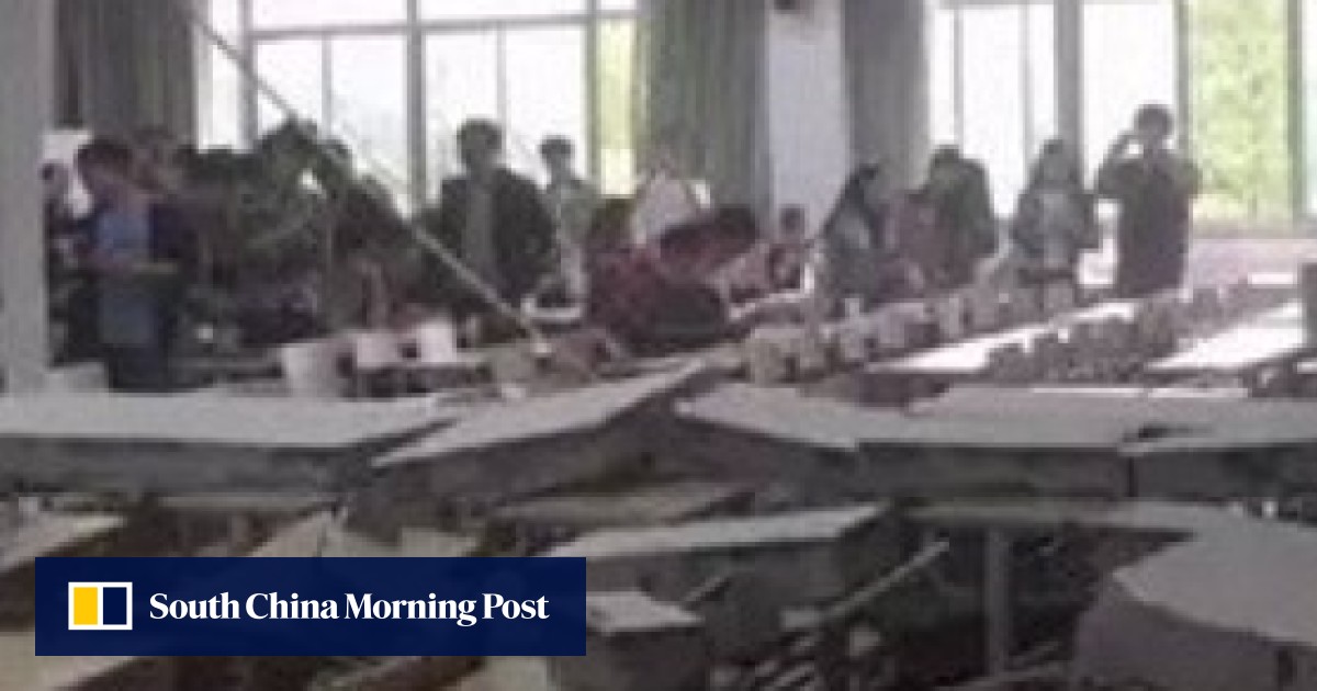 Chinese college lecturer carries on with class as terrified students ...