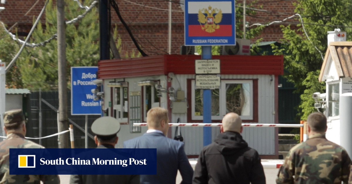 Lithuania Puts Up A Fence On Its Border With Russia S Kaliningrad