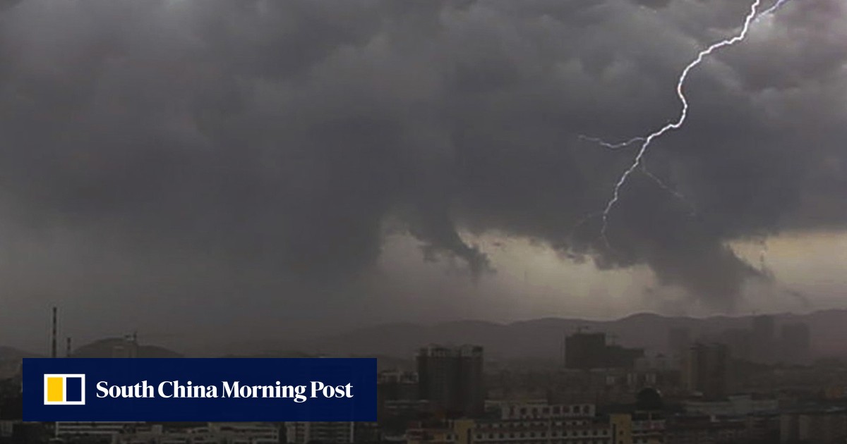 Is smog breeding storms? China explores rise in lightning deaths ...