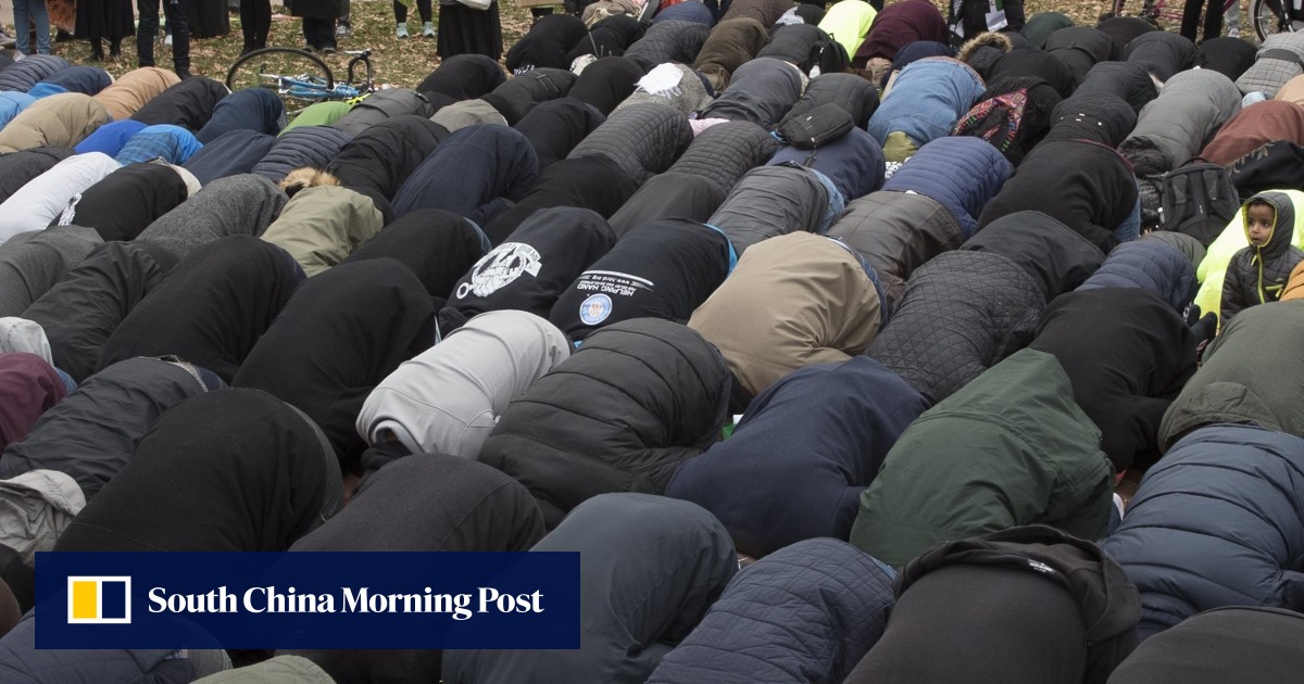 Muslims hold Friday prayers outside White House to protest Donald Trump ...