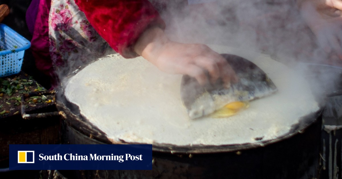 How to make an authentic Chinese pancake: jianbing makers set the rules ...