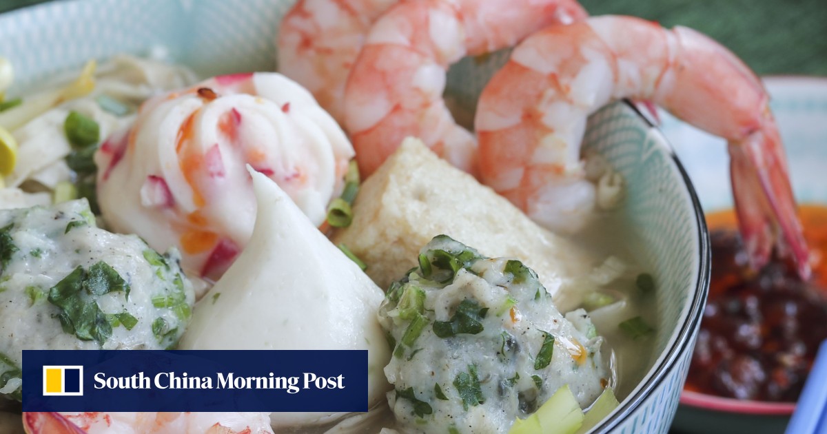 A quick and easy recipe for fishball soup with shrimp roe noodles ...