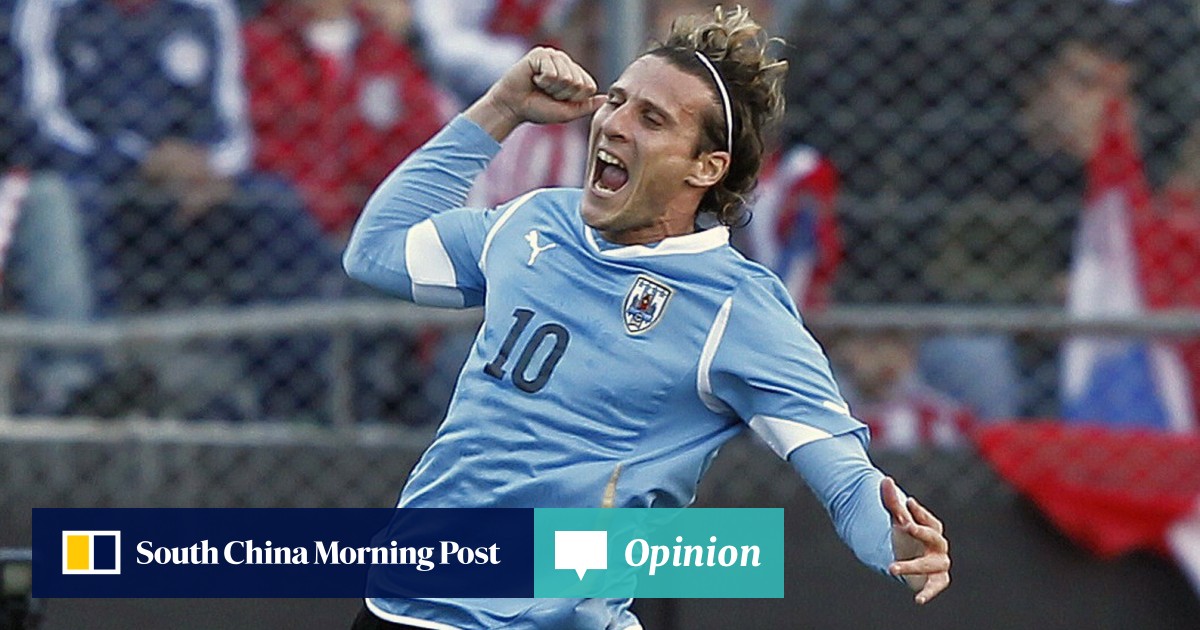 On The Ball | Manchester United cult figure Diego Forlan gives new ...
