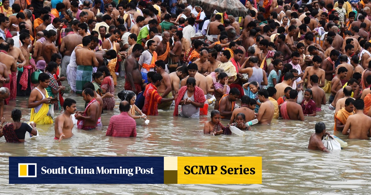 Indian Women Bathing In Ganga Must See
