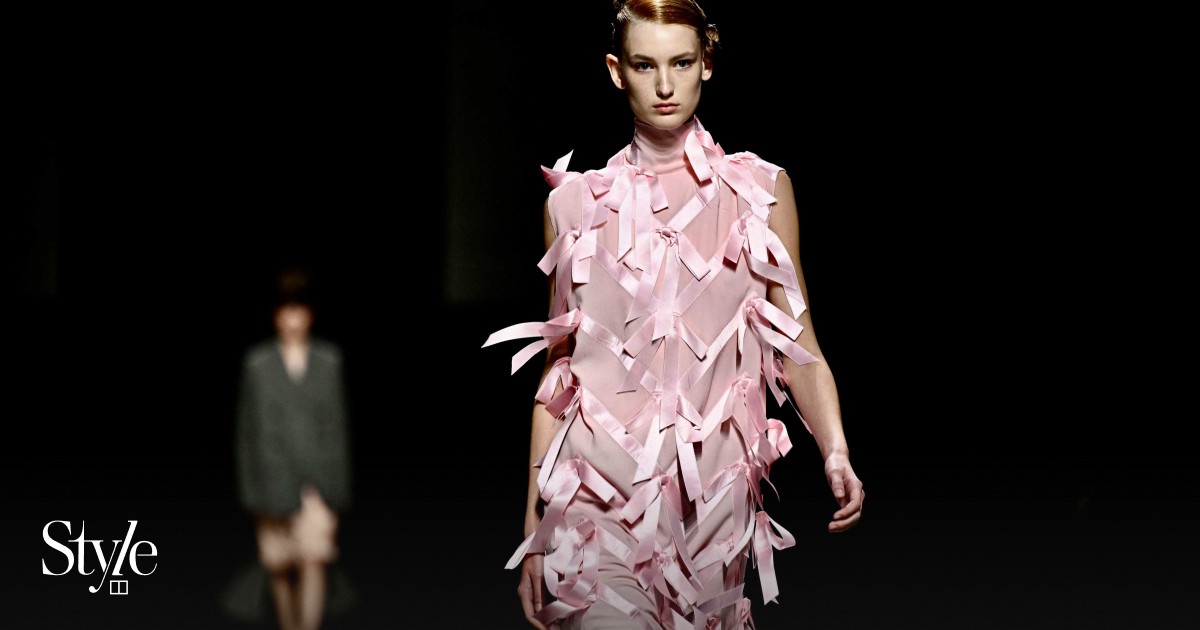 What is the coquette aesthetic, and why are twee bows trending? How ...