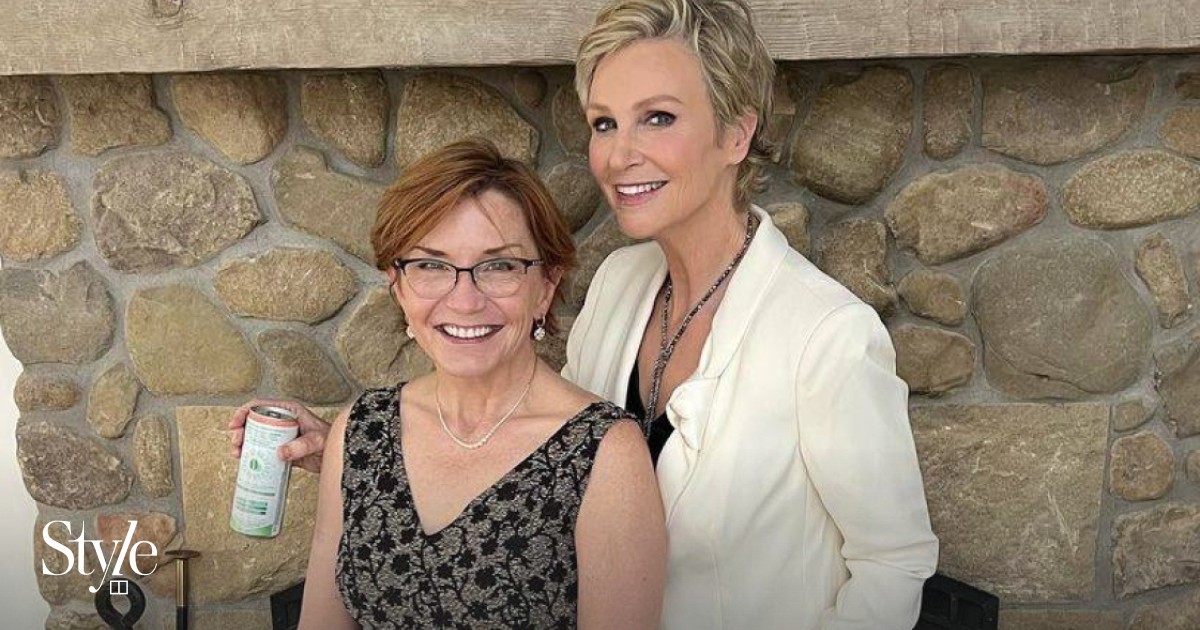 Who is Jane Lynch’s low-key screenwriter wife Jennifer Cheyne? The Glee ...