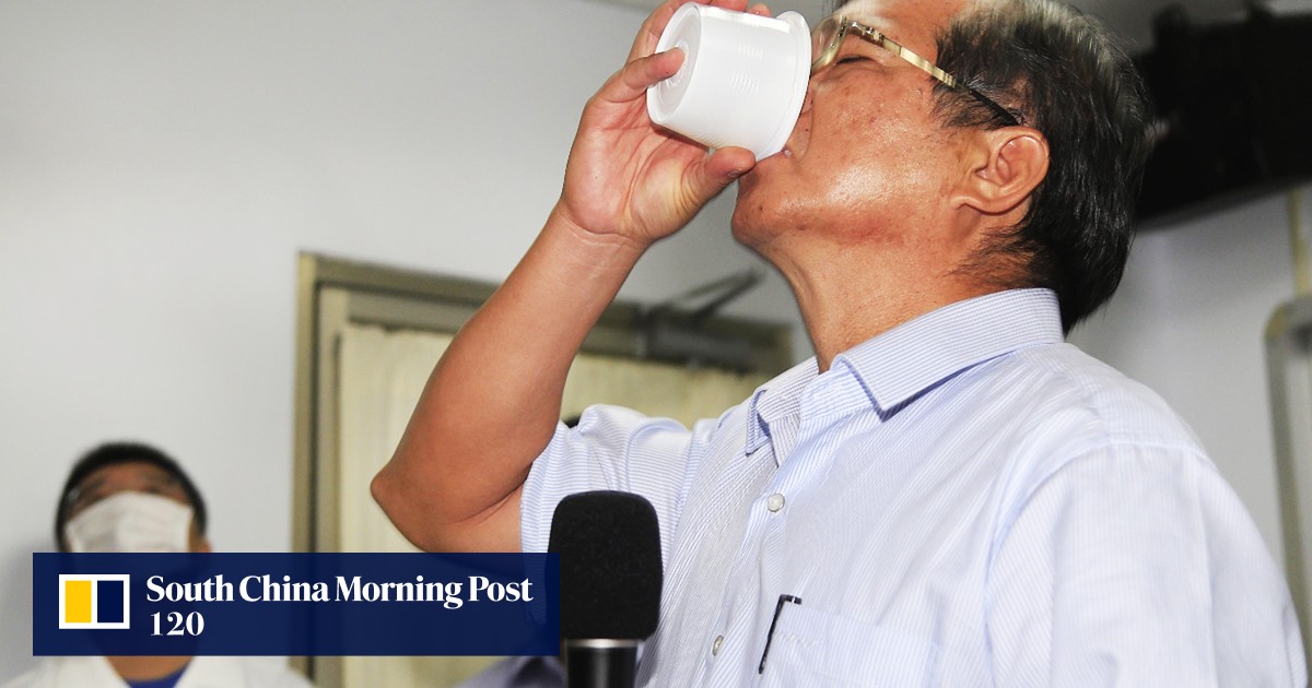 Bottoms up! Boss of 'gutter oil' firm drinks cup of cooking oil to ...