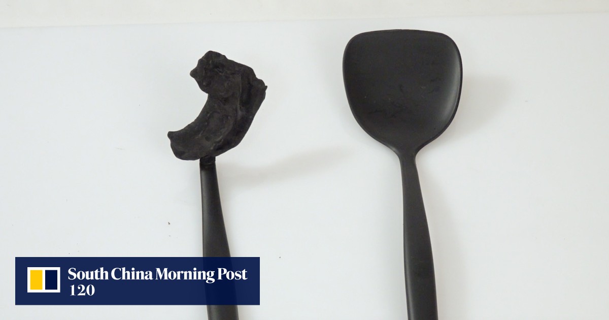 ‘Heat resistant’ plastic spatula melts in boiling oil within minute ...