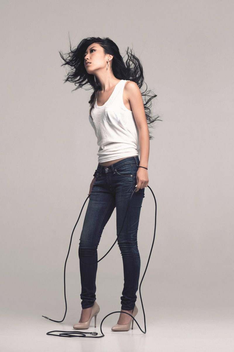 Wanting Qu forgets her pain in the new song Love Birds - Young Post ...