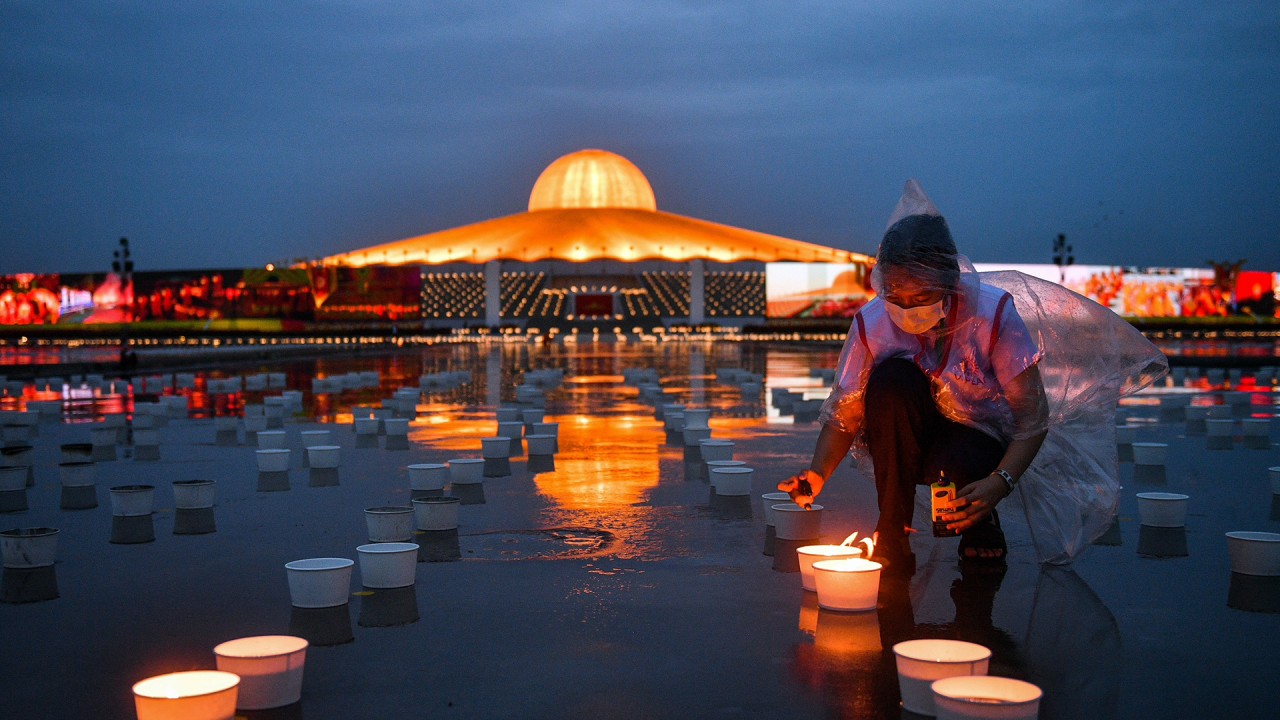 Amid pandemic and unrest, Chinese university students are desperate for ...