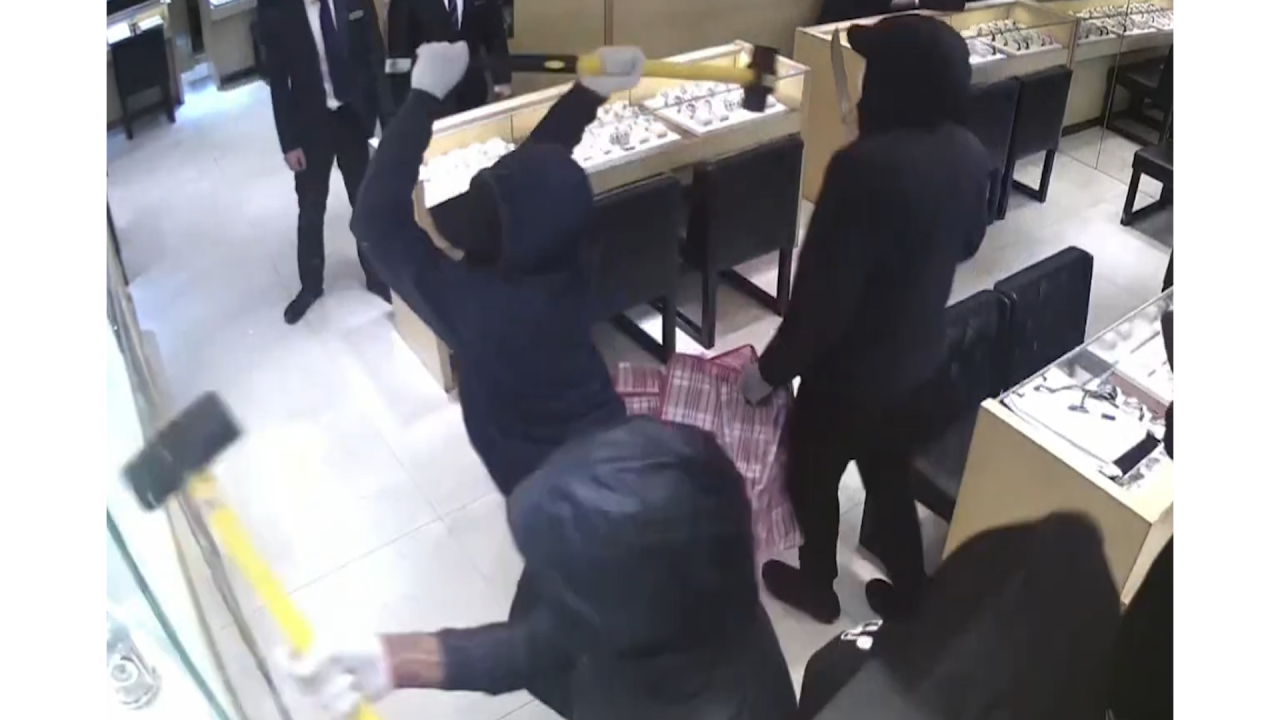 Hong Kong Police Arrest 5 Alleged Robbers After Group Storms Into