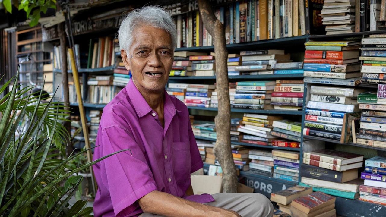 Filipino book lover turns home into communal library | South China ...